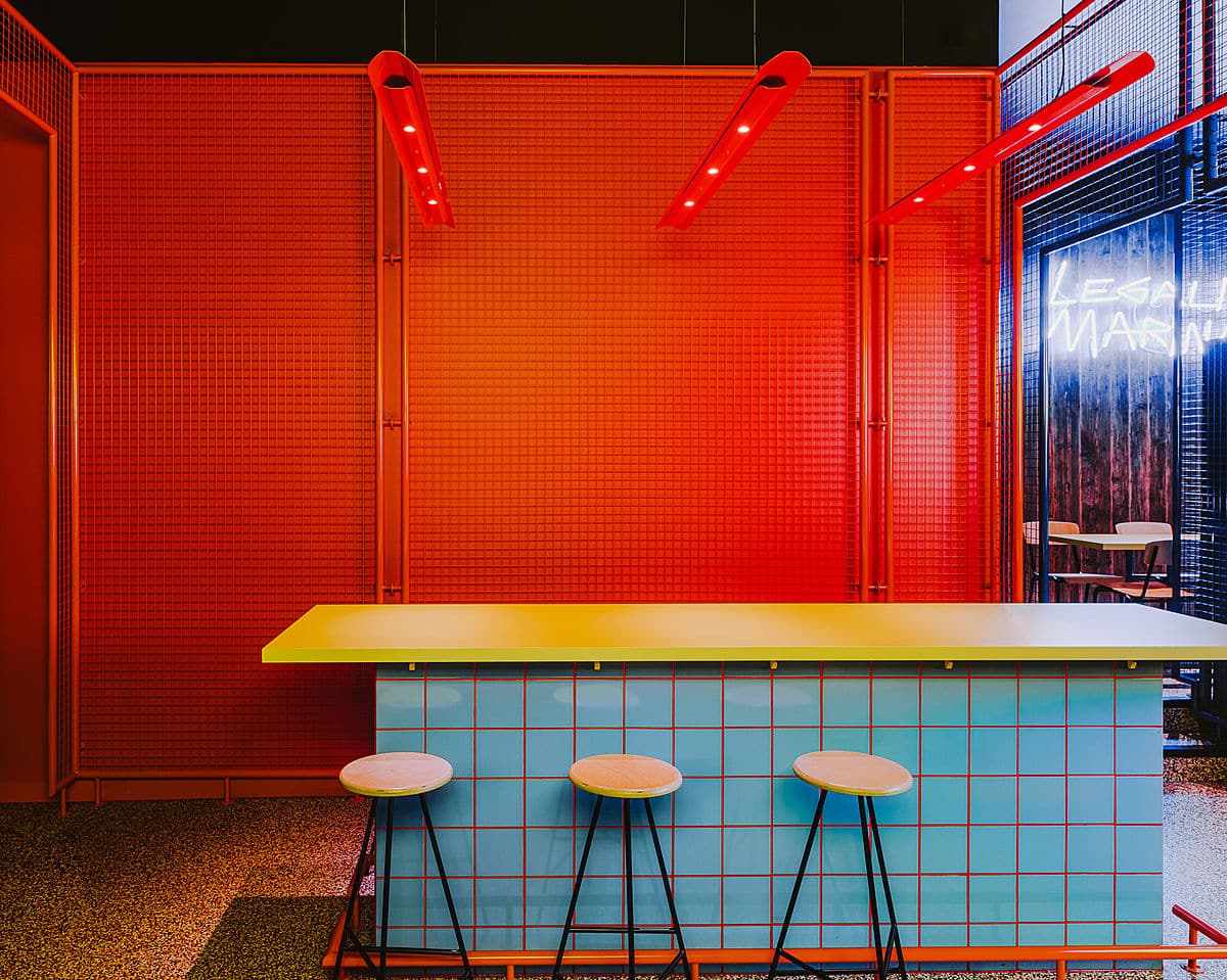 Interiorismo retro urbano en Biggy Bar de Buck Studio