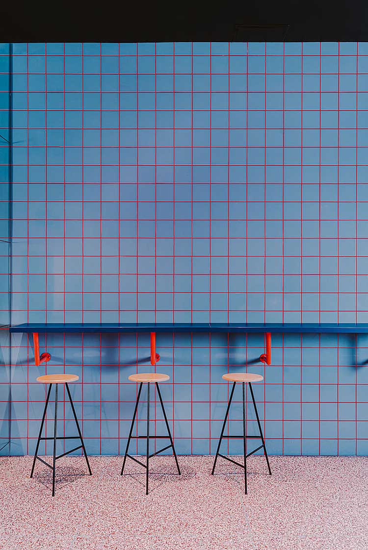 Interiorismo retro urbano en Biggy Bar de Buck Studio