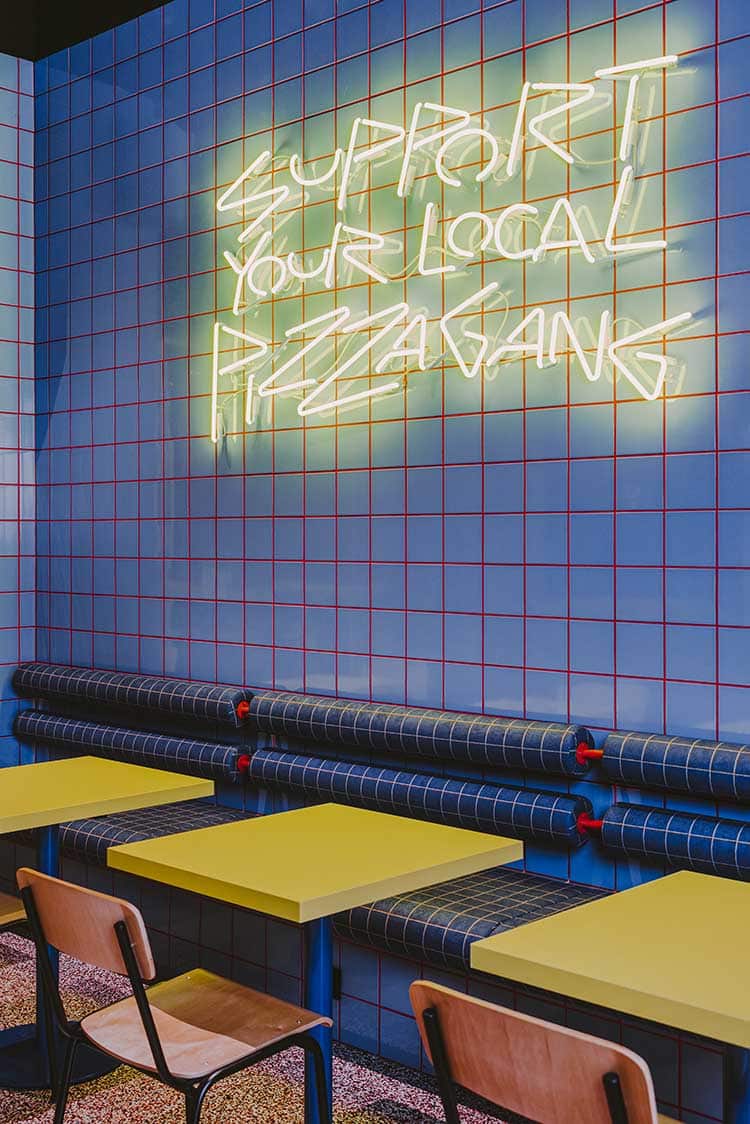 Interiorismo retro urbano en Biggy Bar de Buck Studio