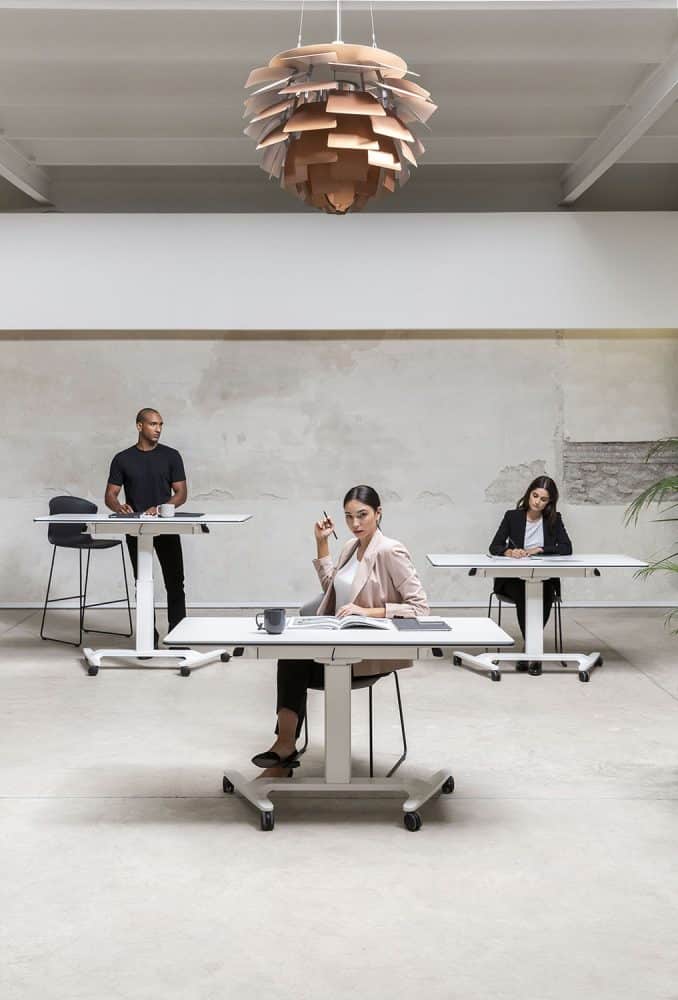 Colección Talent de Actiu. Diseño versátil en una mesa de trabajo