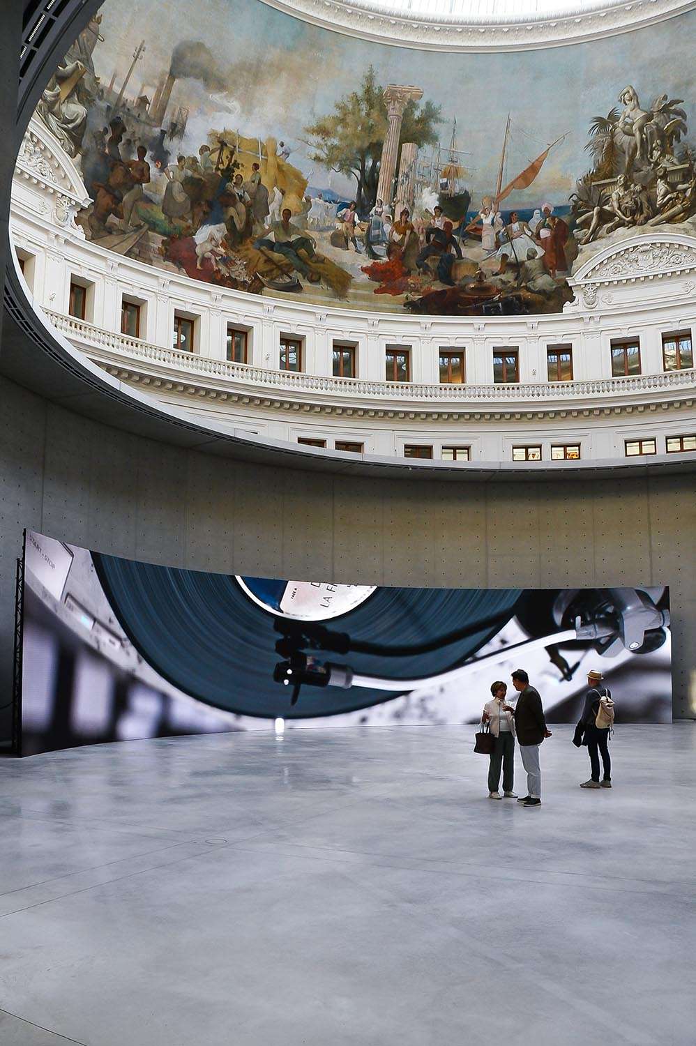 3 piezas icónicas de Anri Sala en la Bourse de Commerce de París