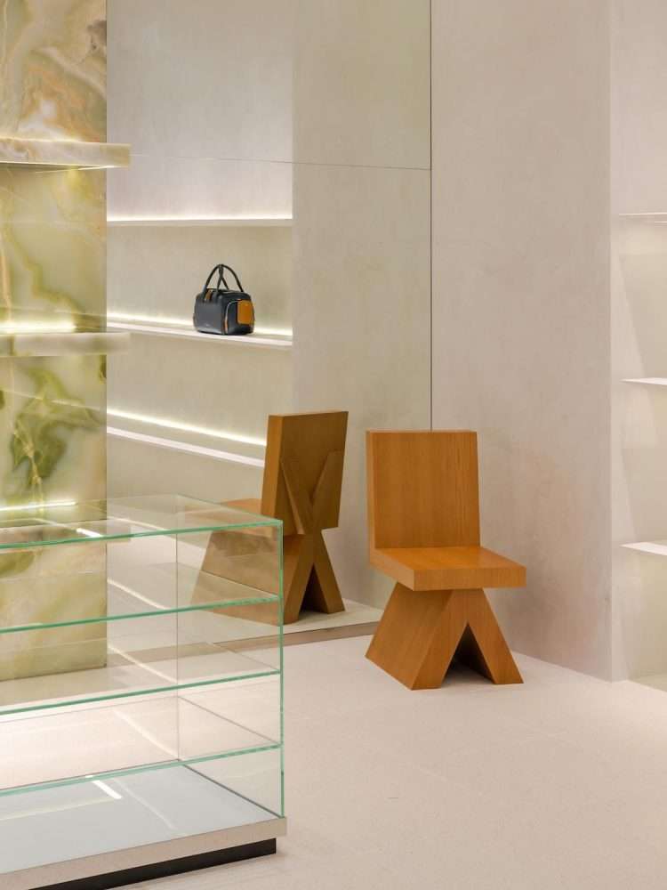 Spacemen Studio planta un árbol en la tienda de Braun Buffel