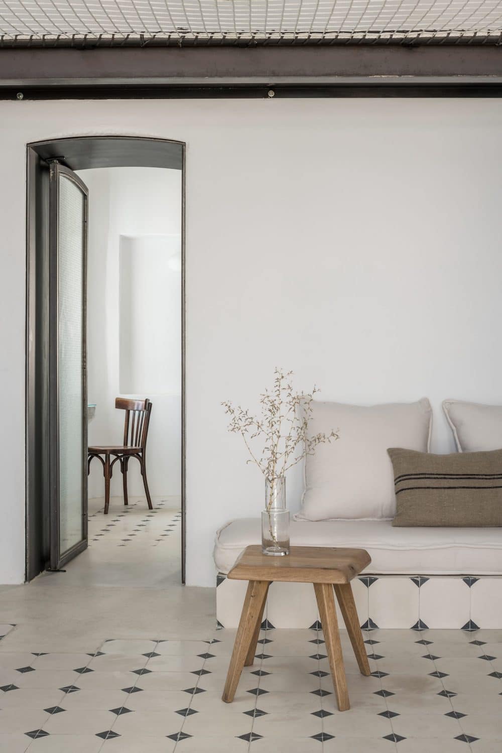 CBO. Mold Architects convierte una cafetería en una vivienda