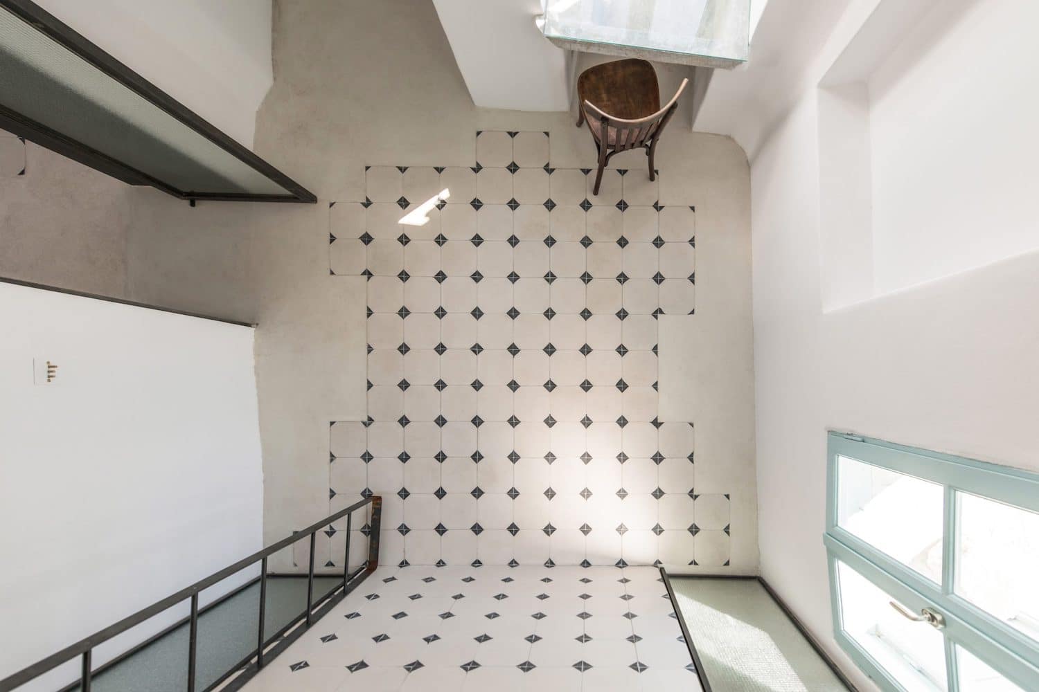 CBO. Mold Architects convierte una cafetería en una vivienda