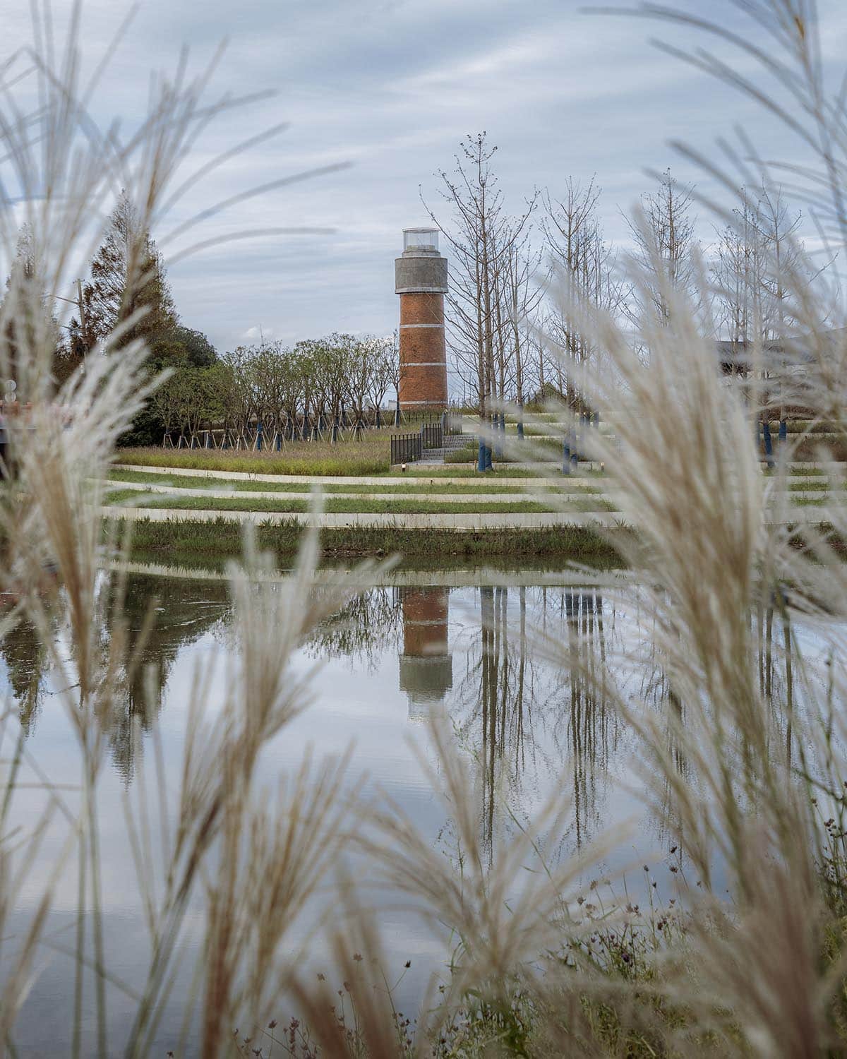Wutopia Lab convierte una antigua torre de agua en un monumento