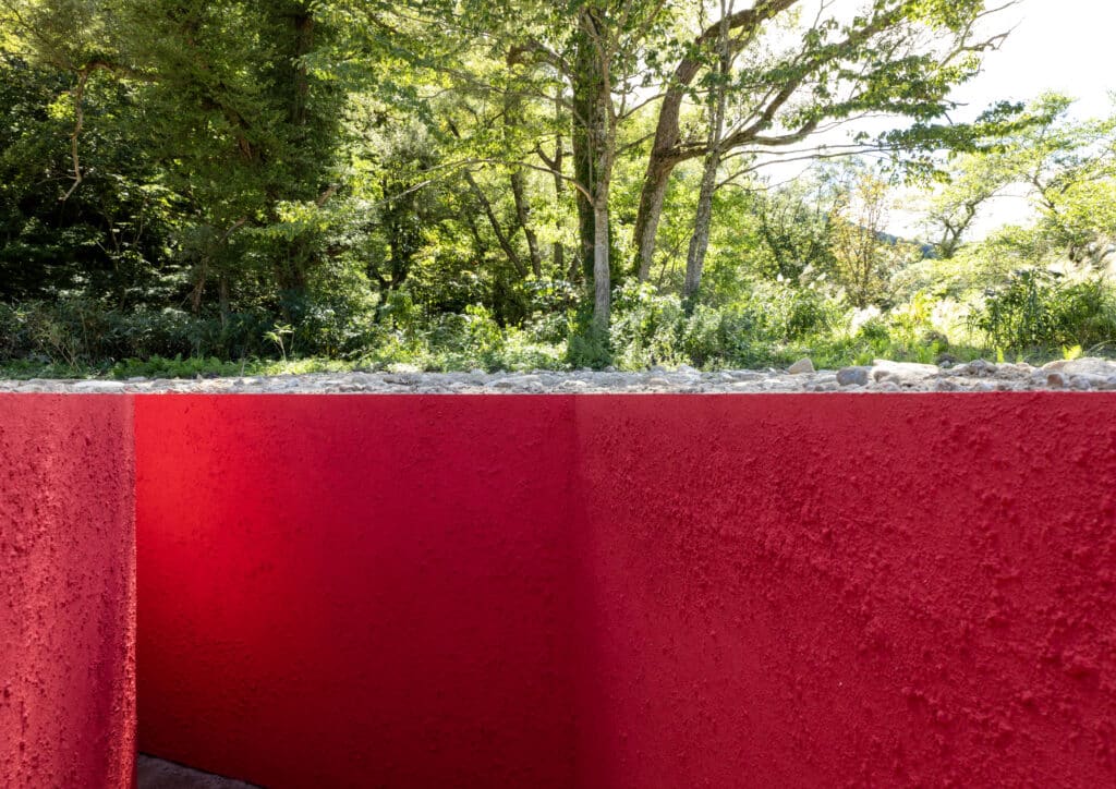 Serpent Lady Land Art. La grieta del planeta de Hajime Yoshida