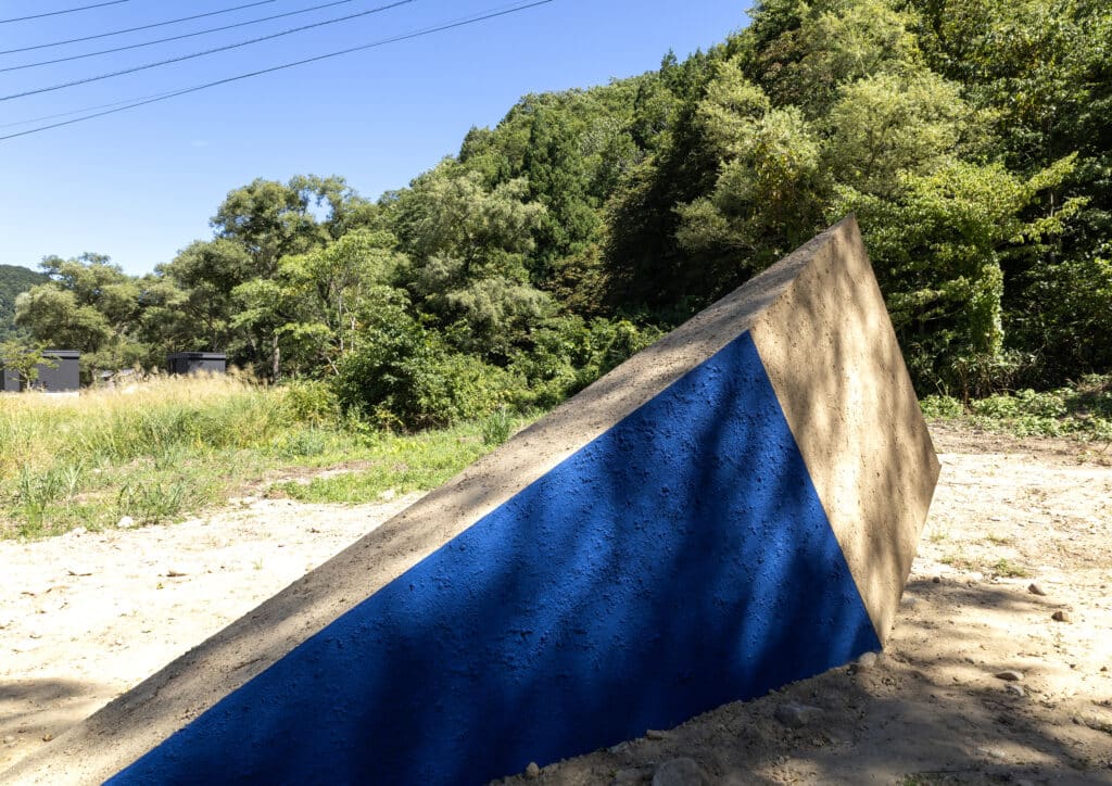 Serpent Lady Land Art. La grieta del planeta de Hajime Yoshida