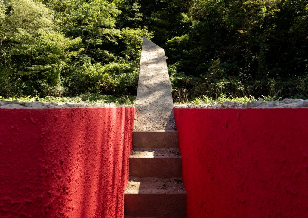 Serpent Lady Land Art. La grieta del planeta de Hajime Yoshida