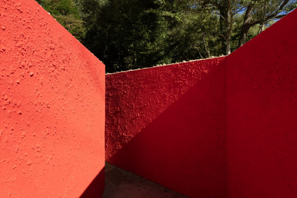 Serpent Lady Land Art. La grieta del planeta de Hajime Yoshida