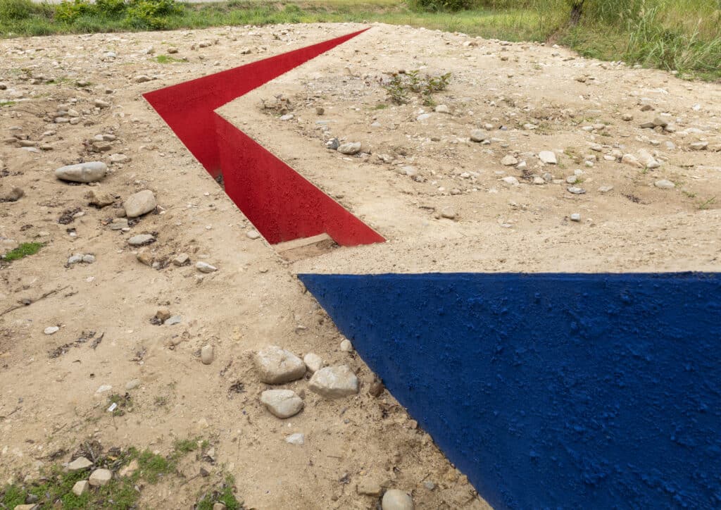 Serpent Lady Land Art. La grieta del planeta de Hajime Yoshida