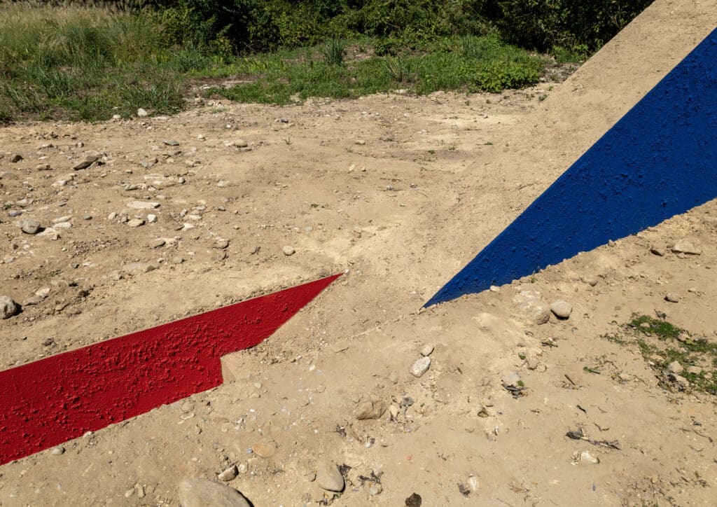 Serpent Lady Land Art. La grieta del planeta de Hajime Yoshida