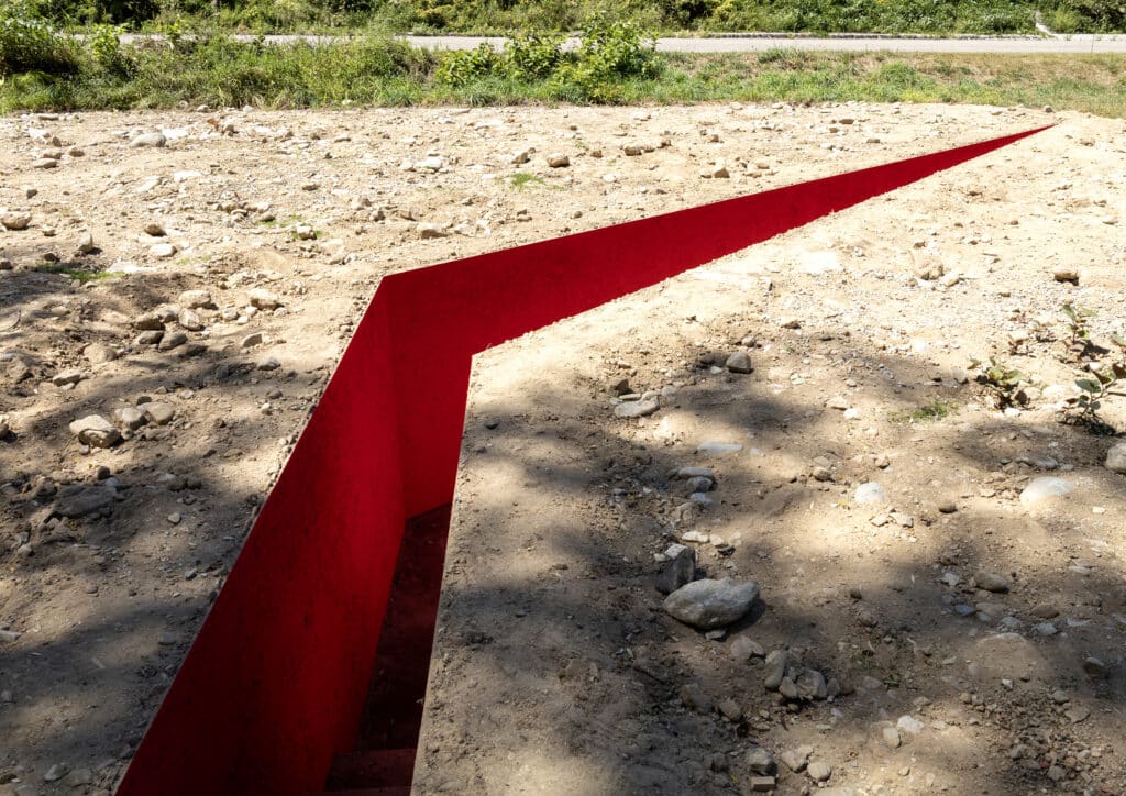 Serpent Lady Land Art. La grieta del planeta de Hajime Yoshida