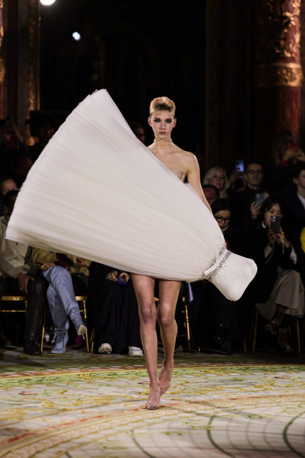 Viktor & Rolf y el desfile de los vestidos surrealistas